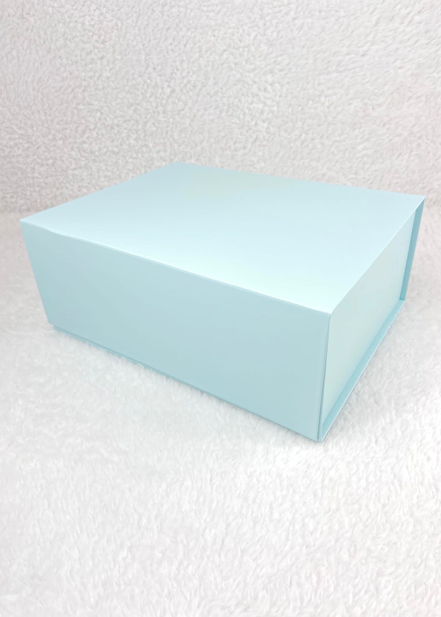 Deep Blue Magnetic Gift Box – Ro & Co Wholesale